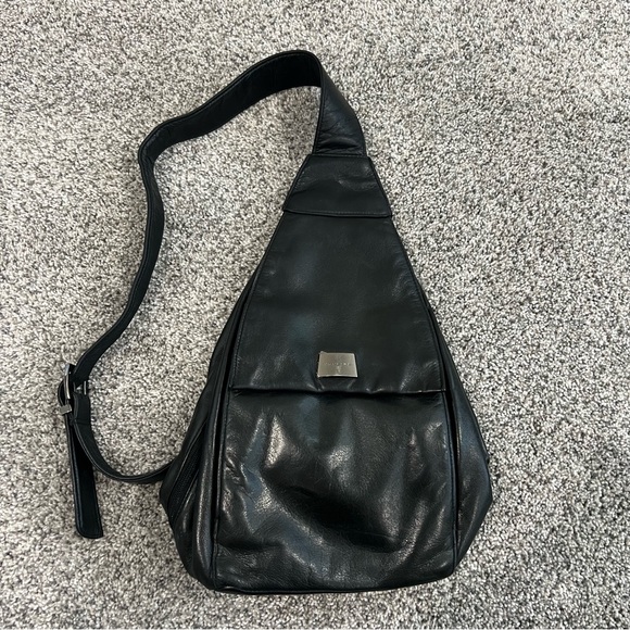 Perlina | Bags | Vintage Perlina Black Smooth Genuine Leather Silver ...